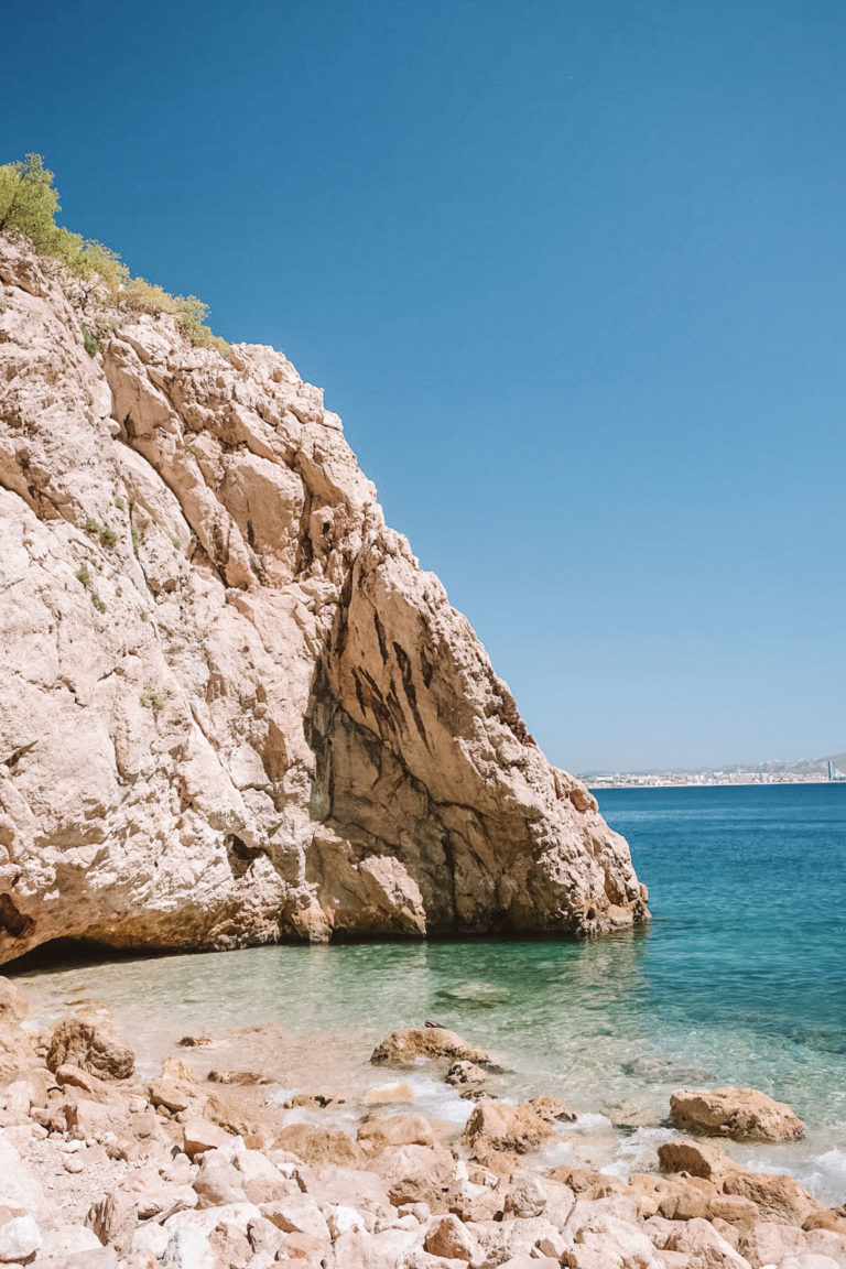 Les Calanques de la Côte Bleue : Méjean, Niolon, La Redonne - JOOWBAR ...